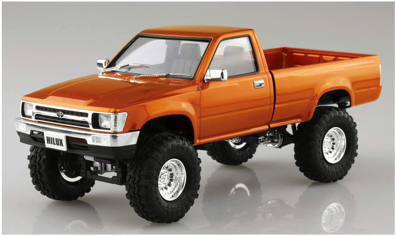Aoshima Toyota RN80 Hilux Long Bed Liftup ’95 1:24 Scale Model Kit