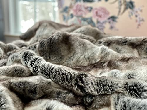 Eikei Luxury Faux Fur Throw Blanket Super Soft Oversized Thick Warm Afghan Reversible to Plush Velvet in Tan Grey Wolf, Cream Mink or Blush Chinchilla, Machine Washable (Chinchilla, 60Wx70L)