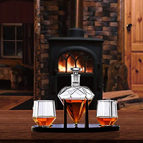Whiskey Decanter Diamond shaped With 2 Diamond Glasses & Mahogany Wooden Holder โ Elegant Handcrafted Crafted Glass Decanter For Liquor, Scotch, Rum, Bourbon, Vodka, Tequila โ Great Gift Idea โ 750ml
