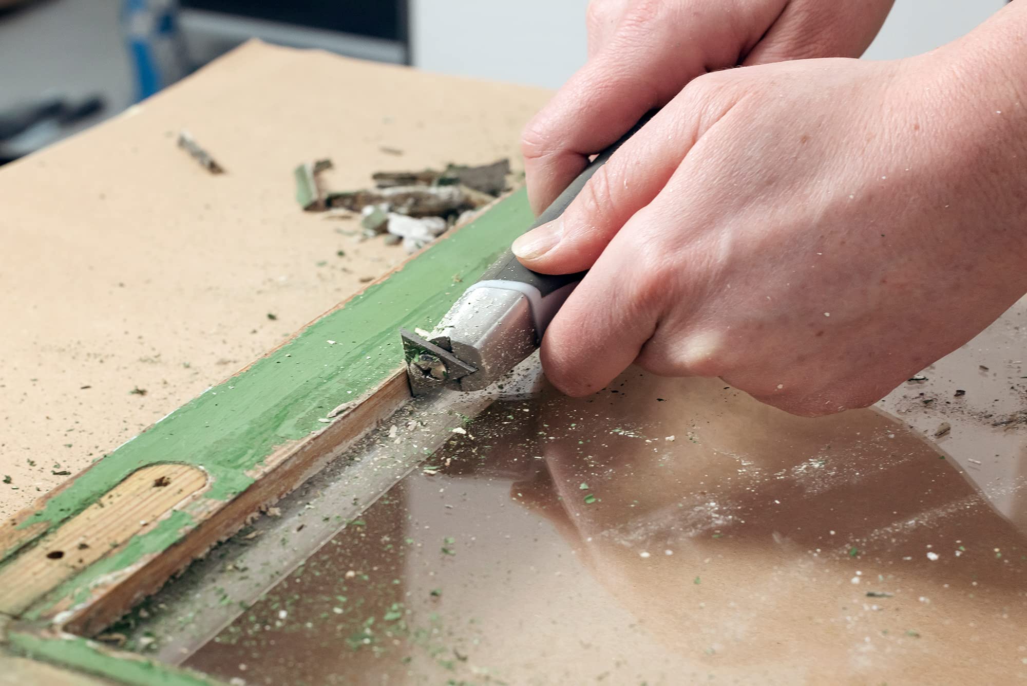 Anza ® | Scraper with razor sharp blades and convenient holster | Comfortable, ergonomic & versatile tool to scrape paint and clean intracate surfaces | 4 different shapes of blades included