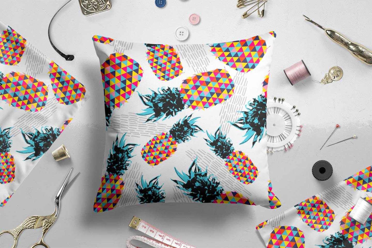 iiRov Summer Design Ink-Fuzed Decorative Throw Pillow - Retro Summer Pineapple v3