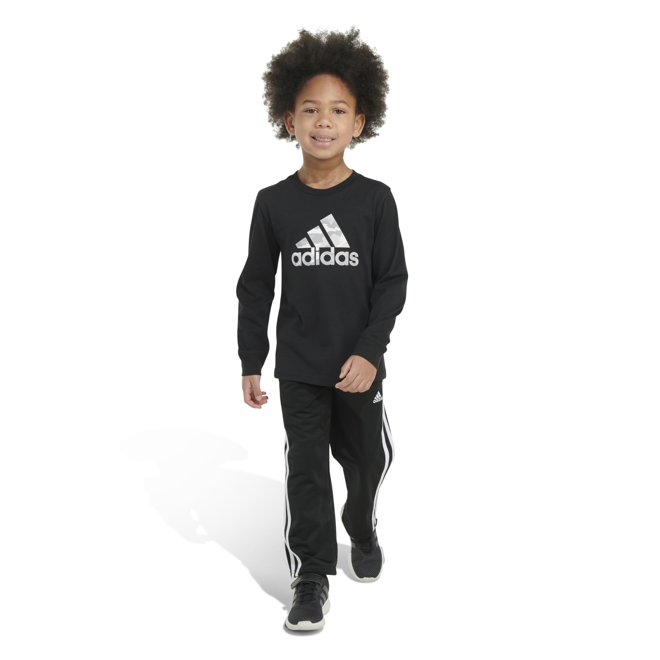 adidas Boys' Long Sleeve Cotton BoS Logo T-Shirt, Core Camo/Vivid Red, 4