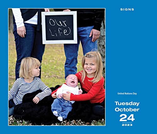 Awkward Family Photos 2023 Day-to-Day Calendar