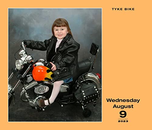 Awkward Family Photos 2023 Day-to-Day Calendar