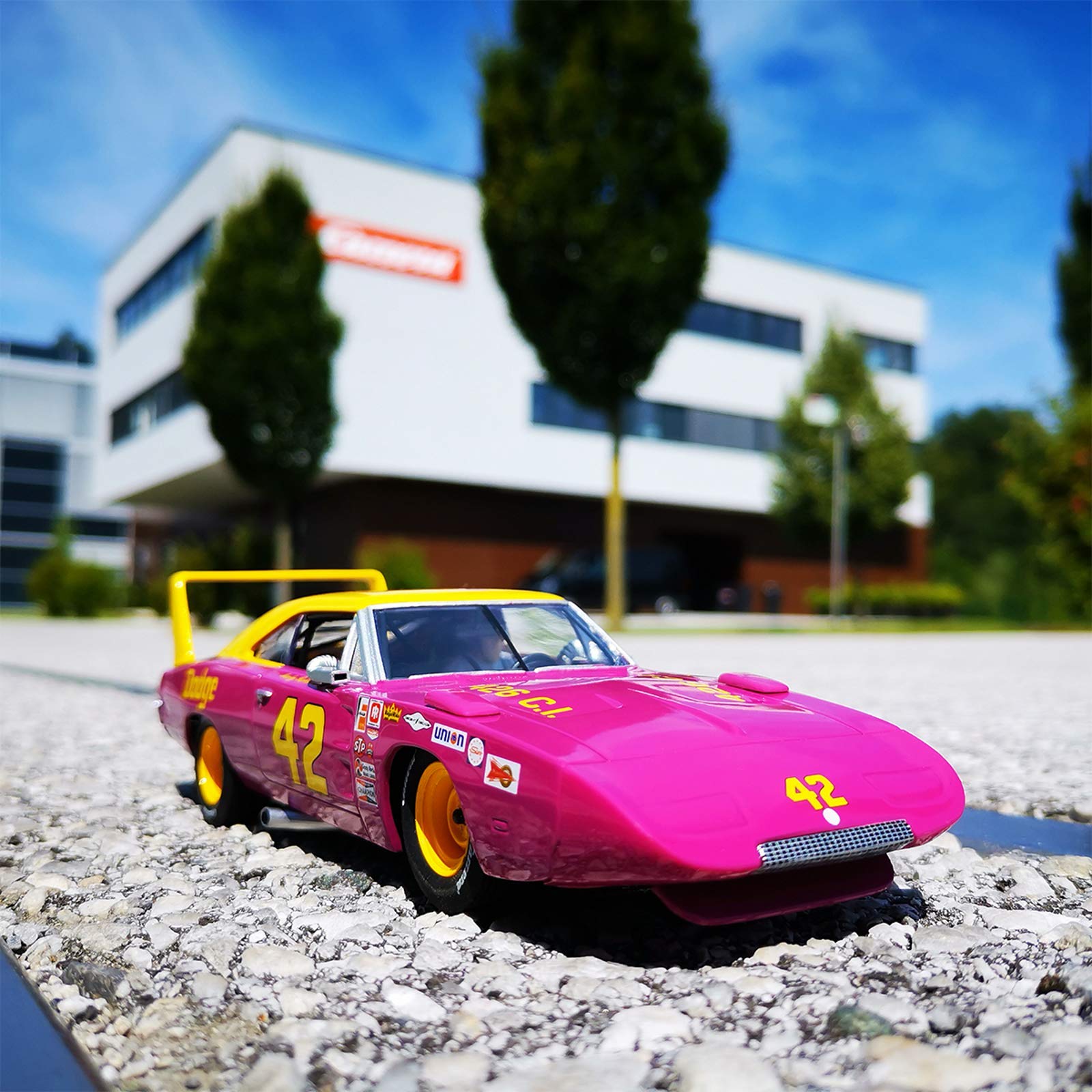 Carrera 27638 Dodge Charger Daytona No. 42 1:32 Scale Analog Slot Car Racing Vehicle for Carrera Evolution Slot Car Race Tracks