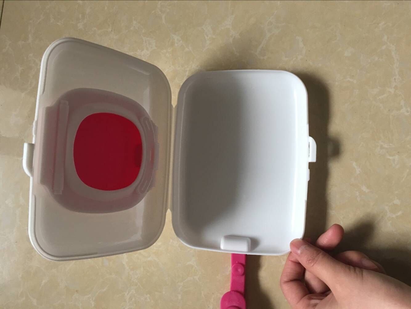 Portable Wet Tissue Box Wipes Dispenser Case Outdoor Tissue Box for Baby Travel (red)