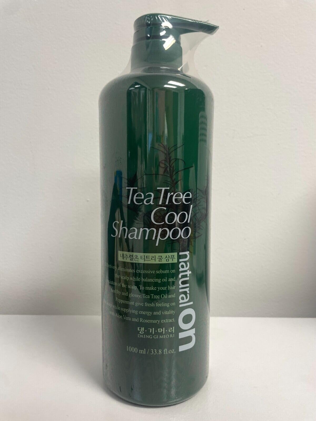 Daeng Gi Meo Ri-Tea Tree Cool Shampoo, Tea Tree Oil and Aloe Vera Extracts give a Refreshing Feeling to Oily Hair, Moisture to Dry Hair, Soft and Mild Cleansing Effect, 1000ml