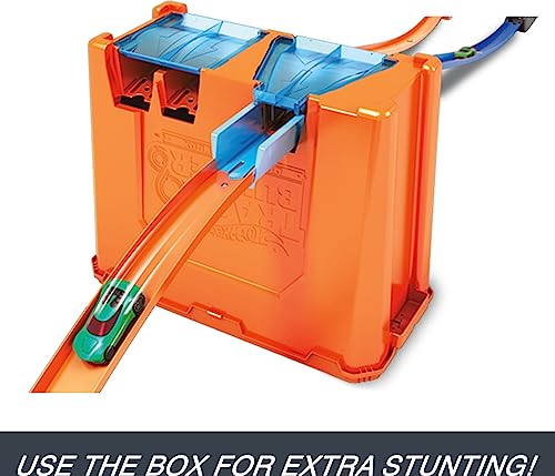Hot Wheels Track Builder Playset, Deluxe Stunt Box with 25 Component Parts & 1:64 Scale Toy Car [Amazon Exclusive]