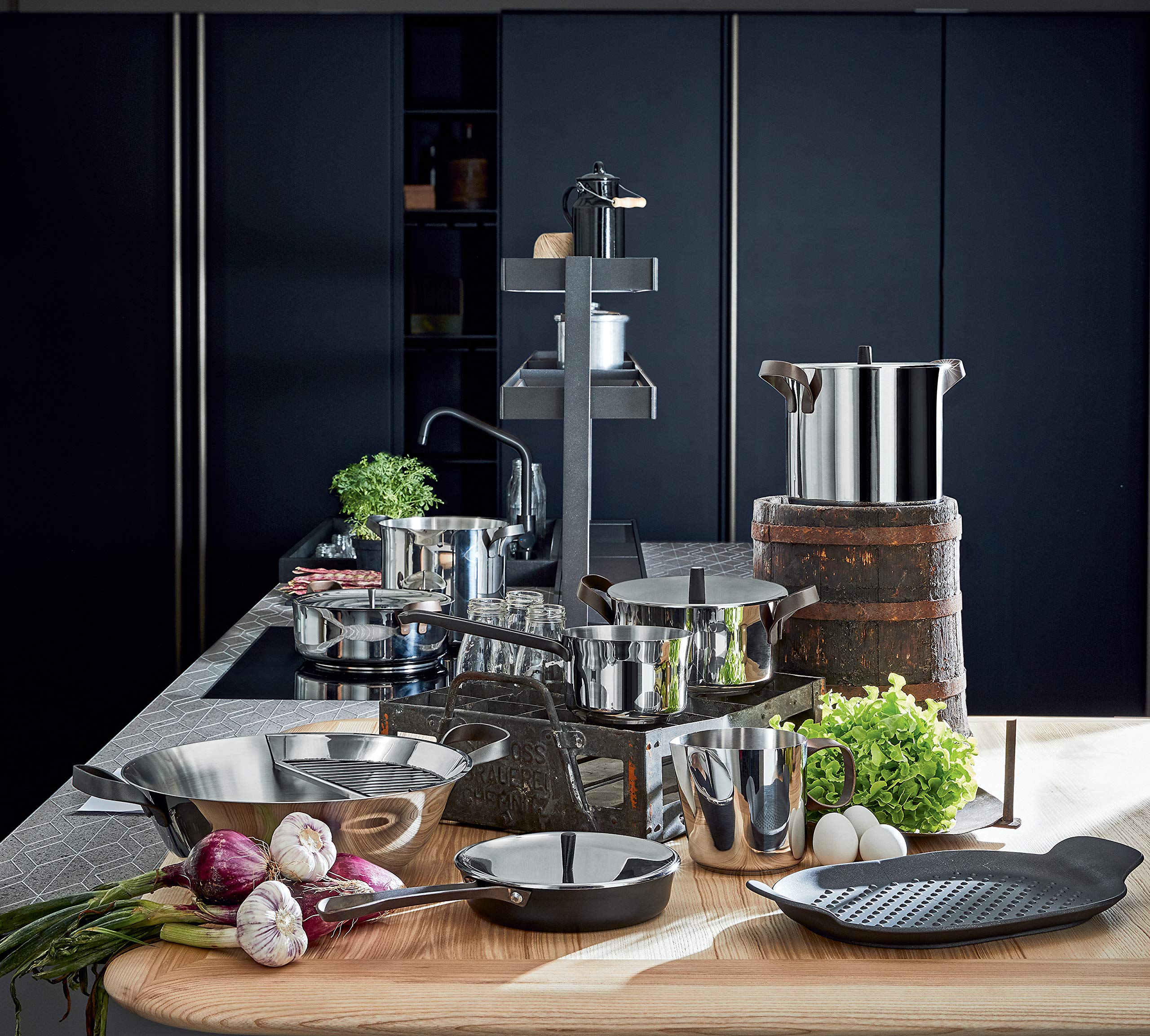 Alessi PU304 edo Grill pan in cast-iron. Magnetic steel bottom suitable for induction cooking.
