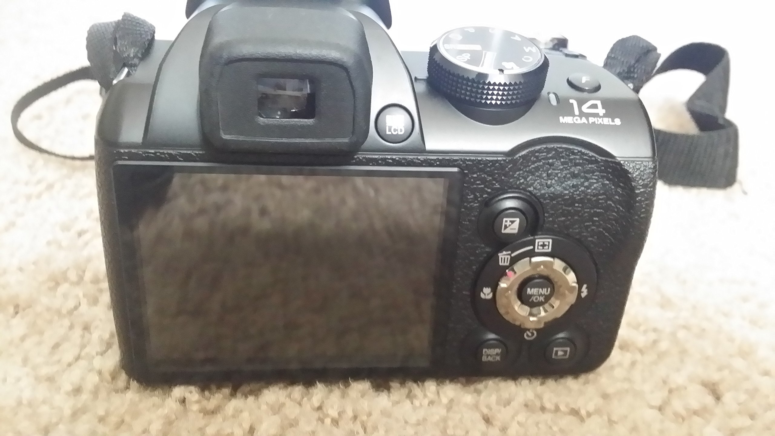 Fuji 600011995 Finepix S4200 Digital Camera Bundle 14 Mp 24x Optical Zoom; 6.7x Digital Zoom