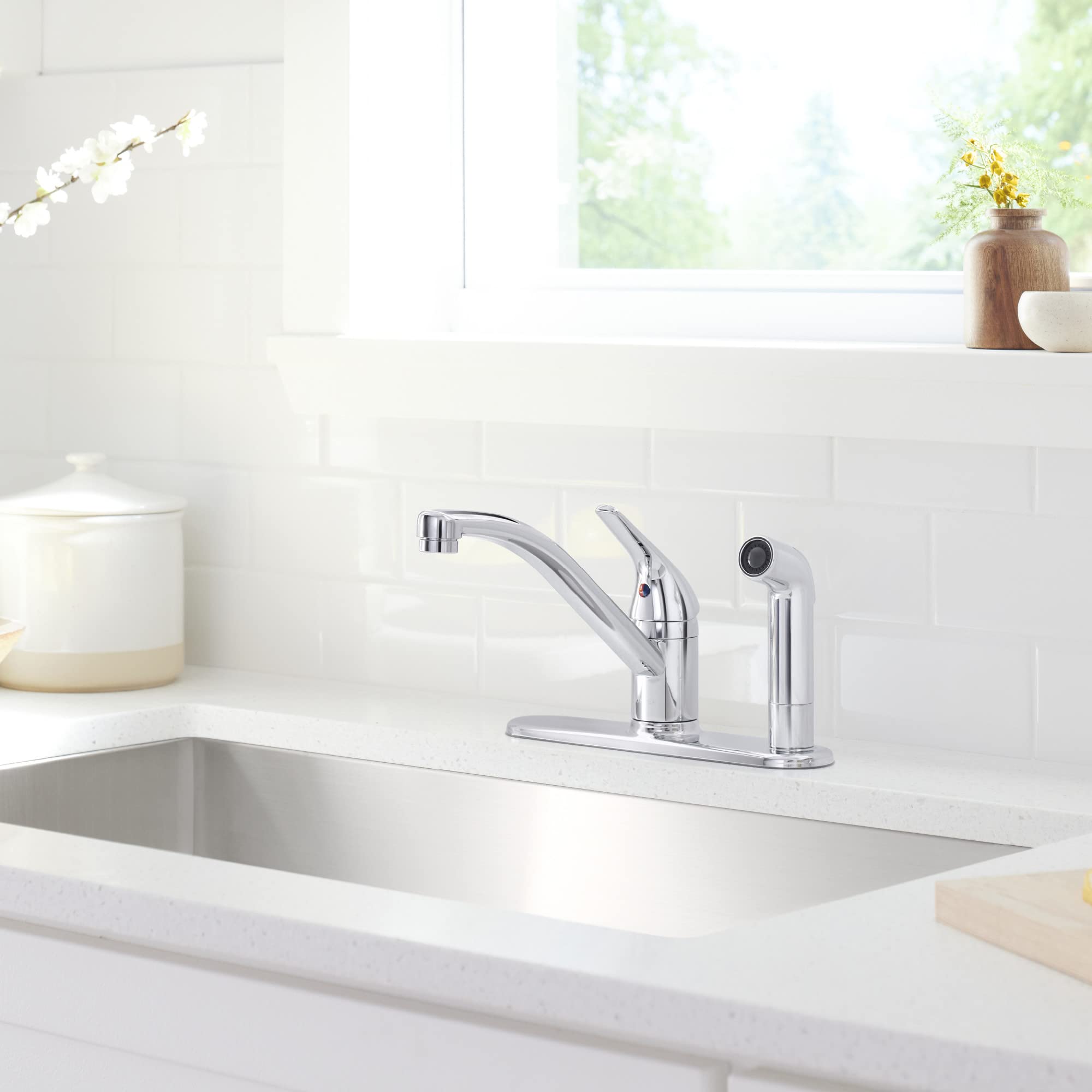 JOLT™SWING SPOUT W/INTEGRATED SIDE SPRAY