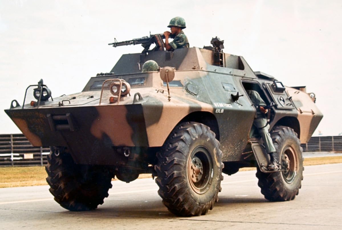 ACE 72438-1/72 - V-100 (XM-706 E2) USAF Armored Patrol Car Armor kit