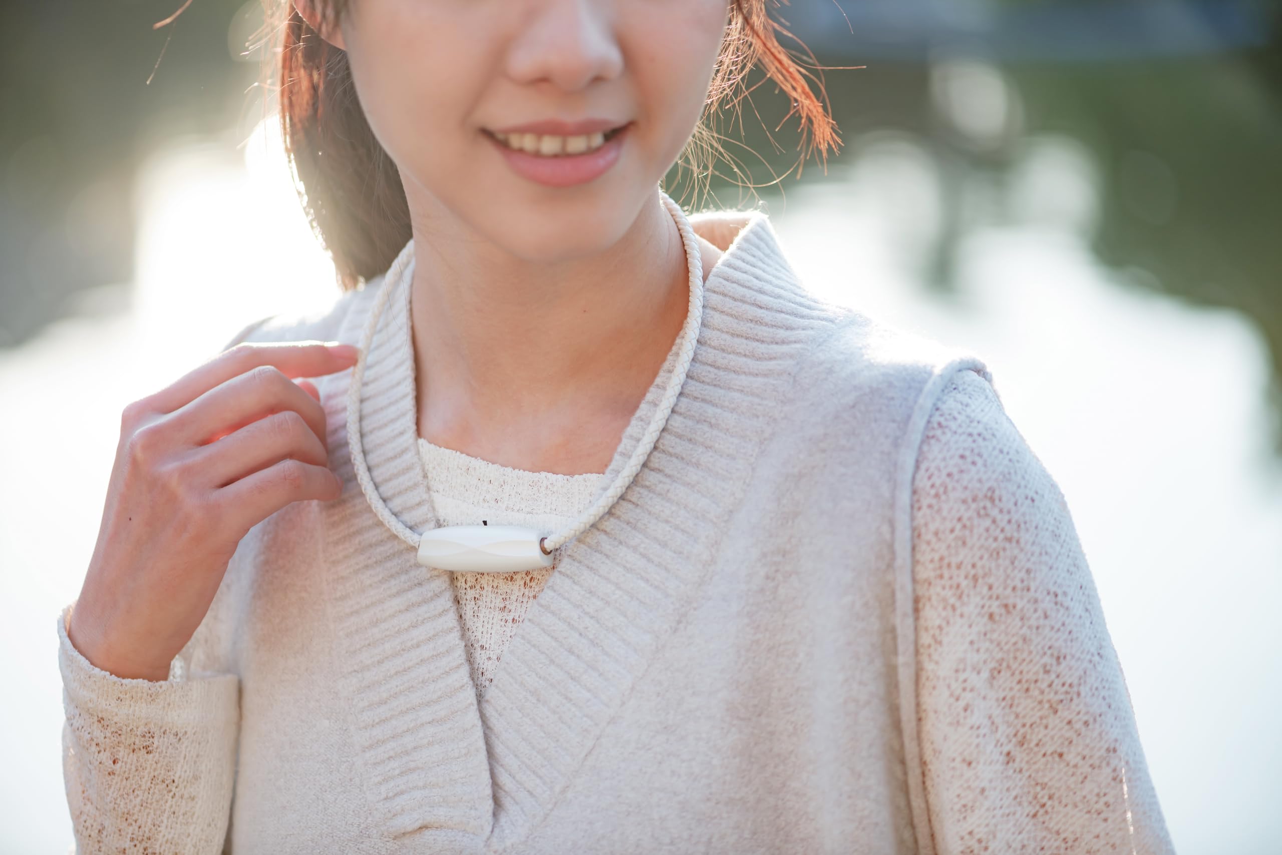Airvida M1 Ionic Wearable Air Purifier (White) β Up to 99% Pollutant Removal Rate, Stylish & Lightweight with 3 Modes, Titanium Necklace & Clip, Silent Operation, 20g