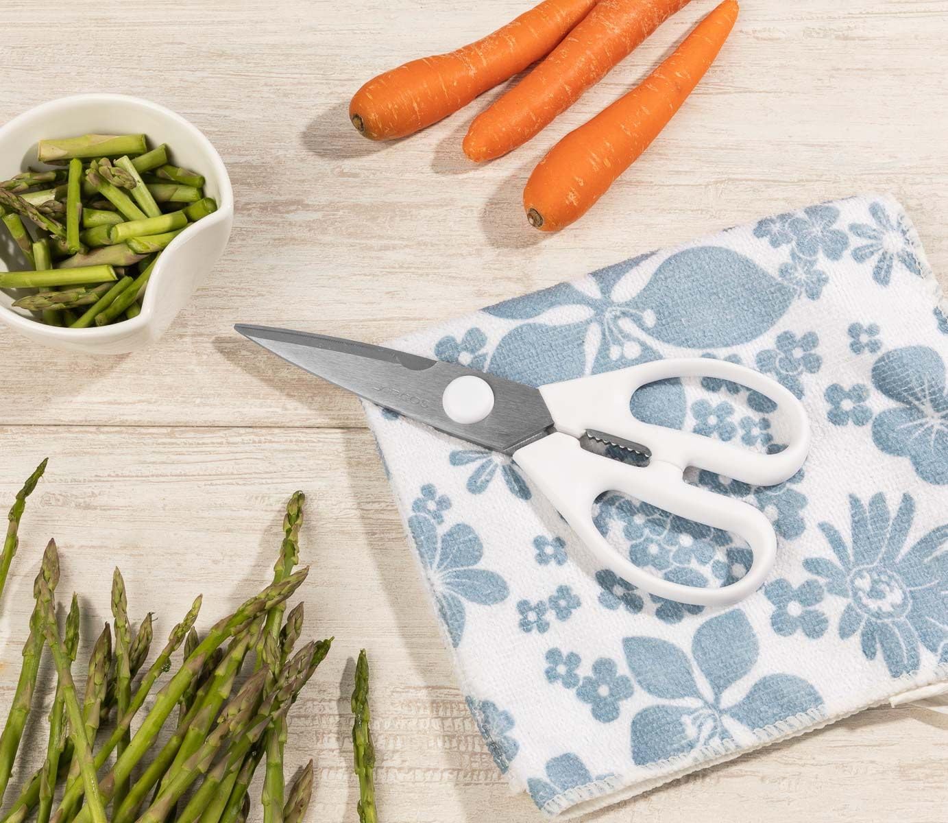 ARCOS Kitchen Take Apart Scissors 8 Inch Nitrum Stainless Steel and 195 mm blade. 154 gr. Ergonomic Polyoxymethylene POM Handle. Series Prochef. Smooth edge and stylish wooden handle. White Color