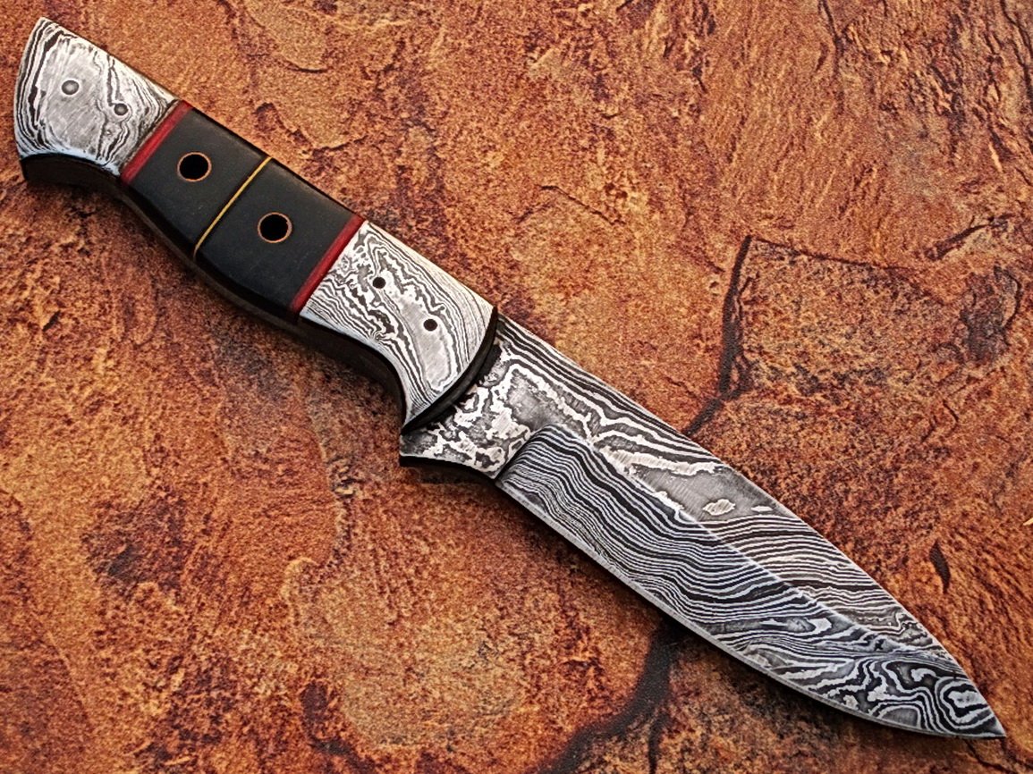 AishaTech Bloody Eleventh Hunting Knife Damascus Steel Blade and Bolsters Horn Handle