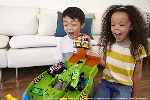 Hot Wheels Monster Trucks Wreckin' Raceway with 2 Toy Trucks: Bigfoot & Gunkster, Head-To-Head Race with Obstacles