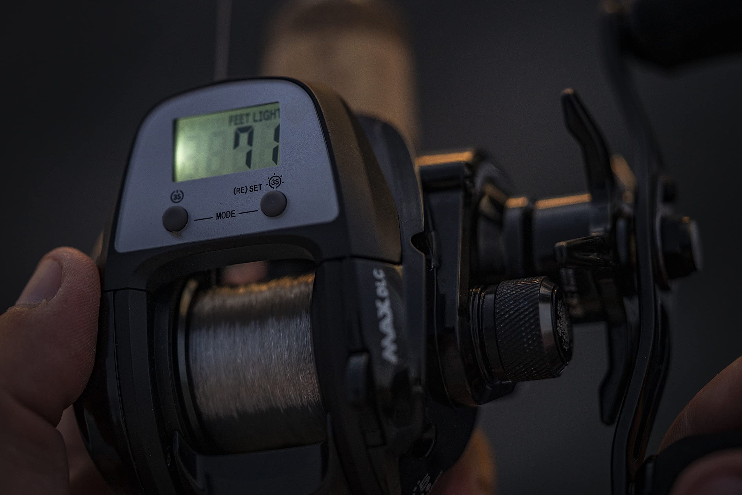 Abu Garcia Max Digital Line Counter Low Profile Baitcast Reel, Size LP (1498727), Carbon Fiber Star Drag, Max of 20lb | 9.0kg, Durable, Lightweight and Strong,Black