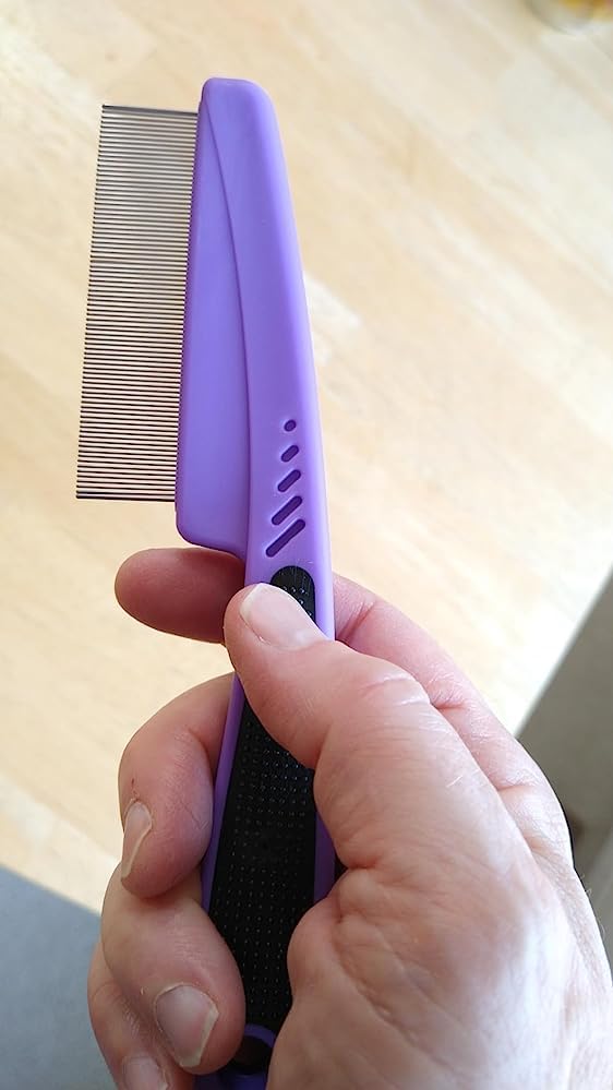 Yumflan Flea Comb with Rubber Handle, Flea and Tick Comb for Dogs & Cats, Fine Tooth Dog Comb for Grooming (Purple)