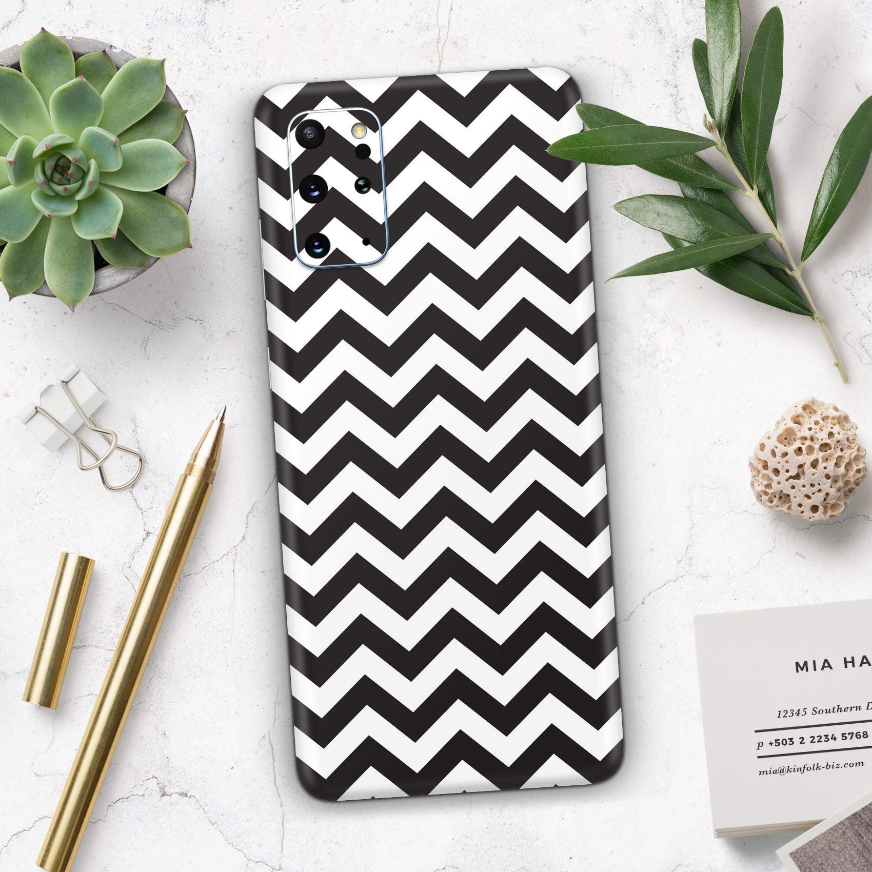 DesignSkinz Black and White Zigzag Chevron Pattern Protective Vinyl Decal Wrap Skin Cover Compatible with The Samsung Galaxy S20 (Screen Trim & Back Glass Skin)
