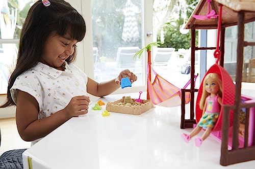 Barbie Dreamhouse Adventures Chelsea Doll & Tiki Hut Playset with Moldable Sand, Hammock & Accessories, Blonde Small Doll