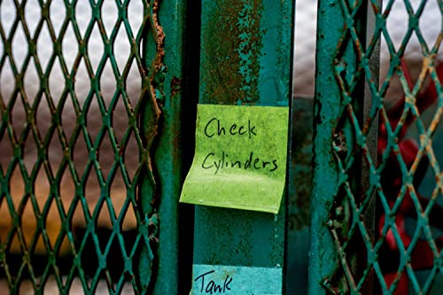 Post-it Extreme Notes, Works outdoors, Works in 0 - 120 degrees Fahrenheit, Sticks where other notes can't, Green, 3 in x 3 in, 3 Pads/Pack, 45 Sheets/Pad (EXTRM33-3TRYGN) (EXTRM33-3TRYGN)