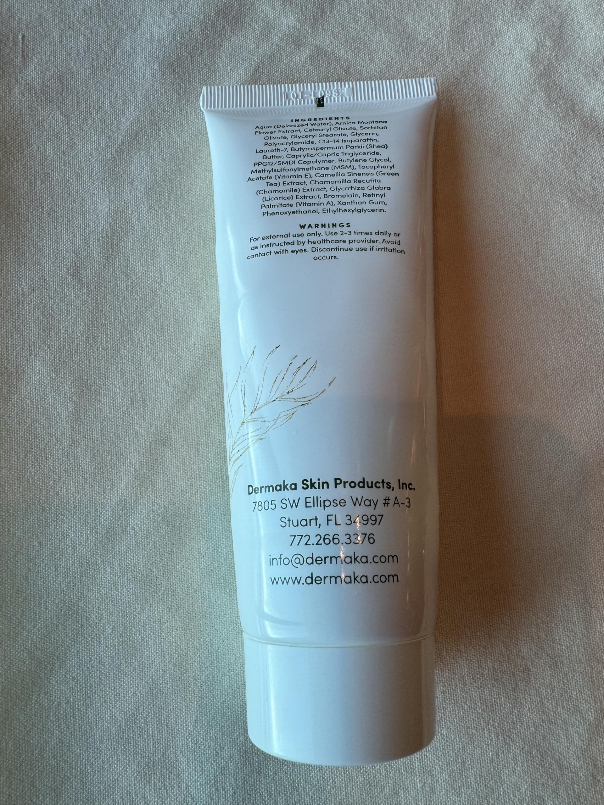 Dermaka Skin Cream 4 oz. All-Natural Skin Cream- Formulated by a surgeon to aide in healing damaged skin. Moisturizing Lotion helps issues that may cause skin irritation.