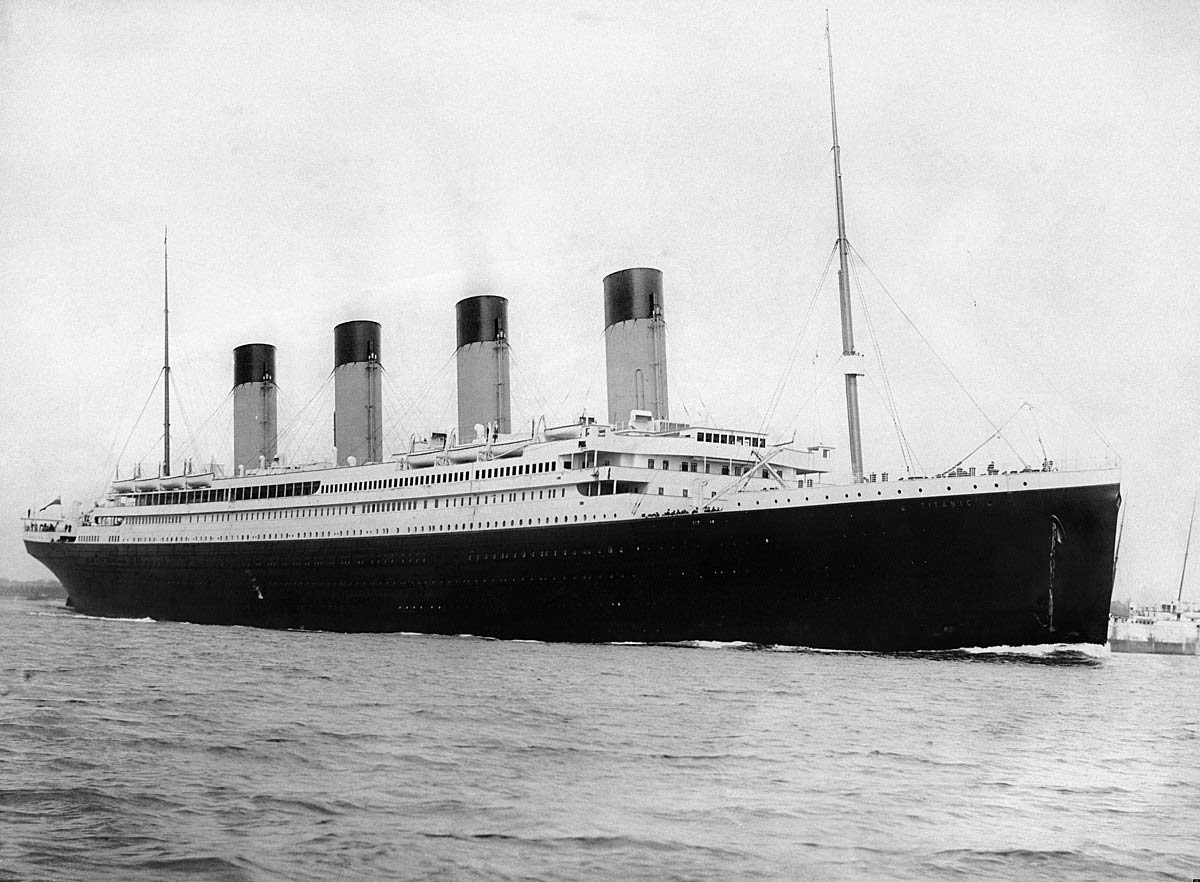 AEVVV RMS Titanic British Passenger Liner - Plastic Ship Model Kits Scale 1:700 - Assembly Instructions in Russian Language