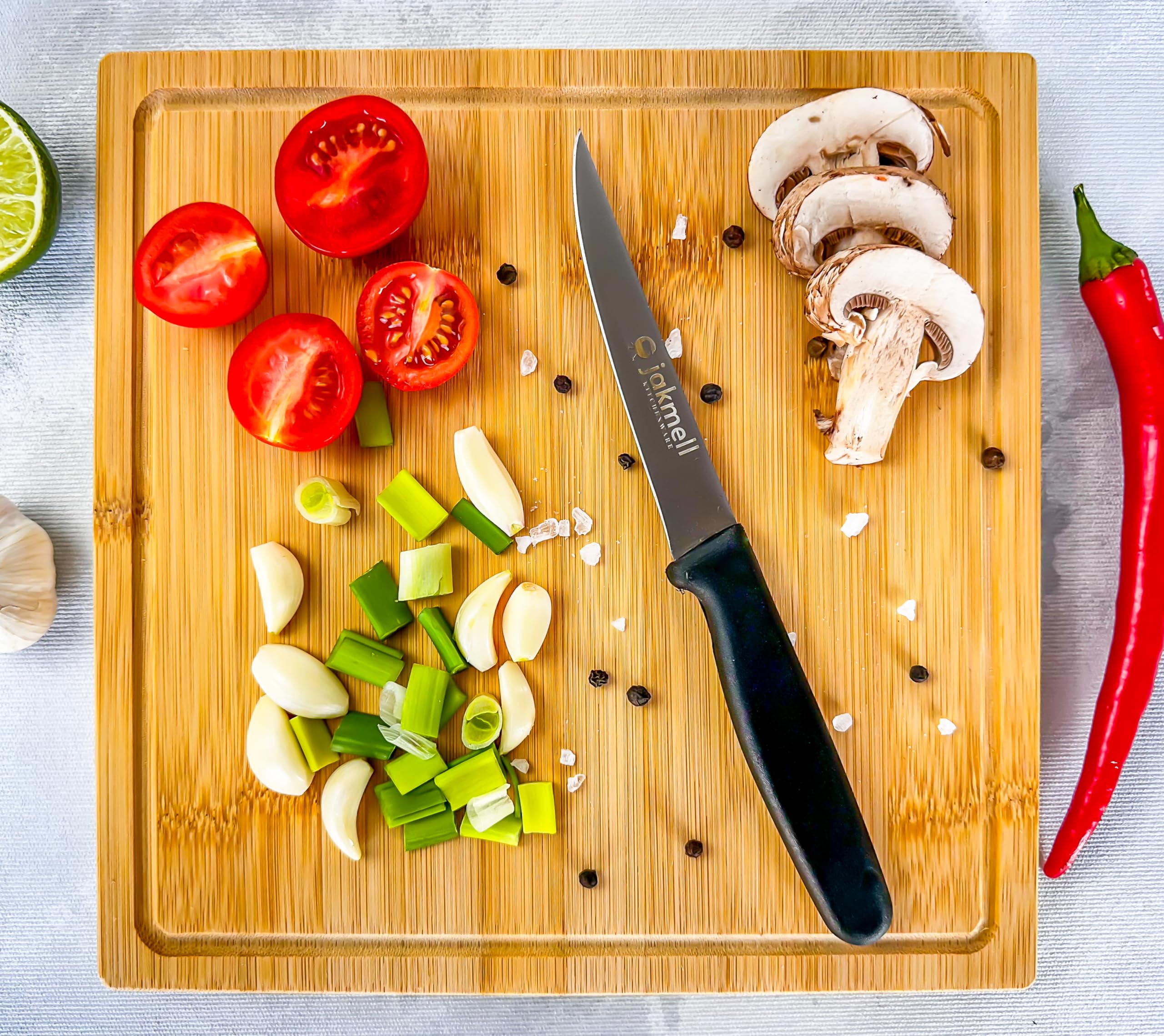 Jakmell Kitchenware 4 Inch Serrated Paring Knife with Black Handle, Stainless Steel Kitchen Knife with Durable Handle, All-Purpose Small Kitchen Utility Knife