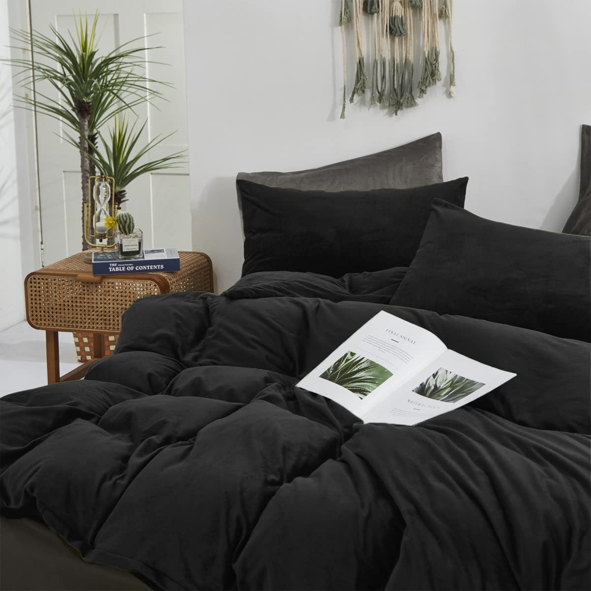 Houseri Velvet Black Comforter Set Queen Solid Black Fluffy Comforters Queen Size Teens Black Fuzzy Bedding Boys Girls All Black Sherpa Comforter Queen Black Soft Warm Comforter Bedding Sets Queen