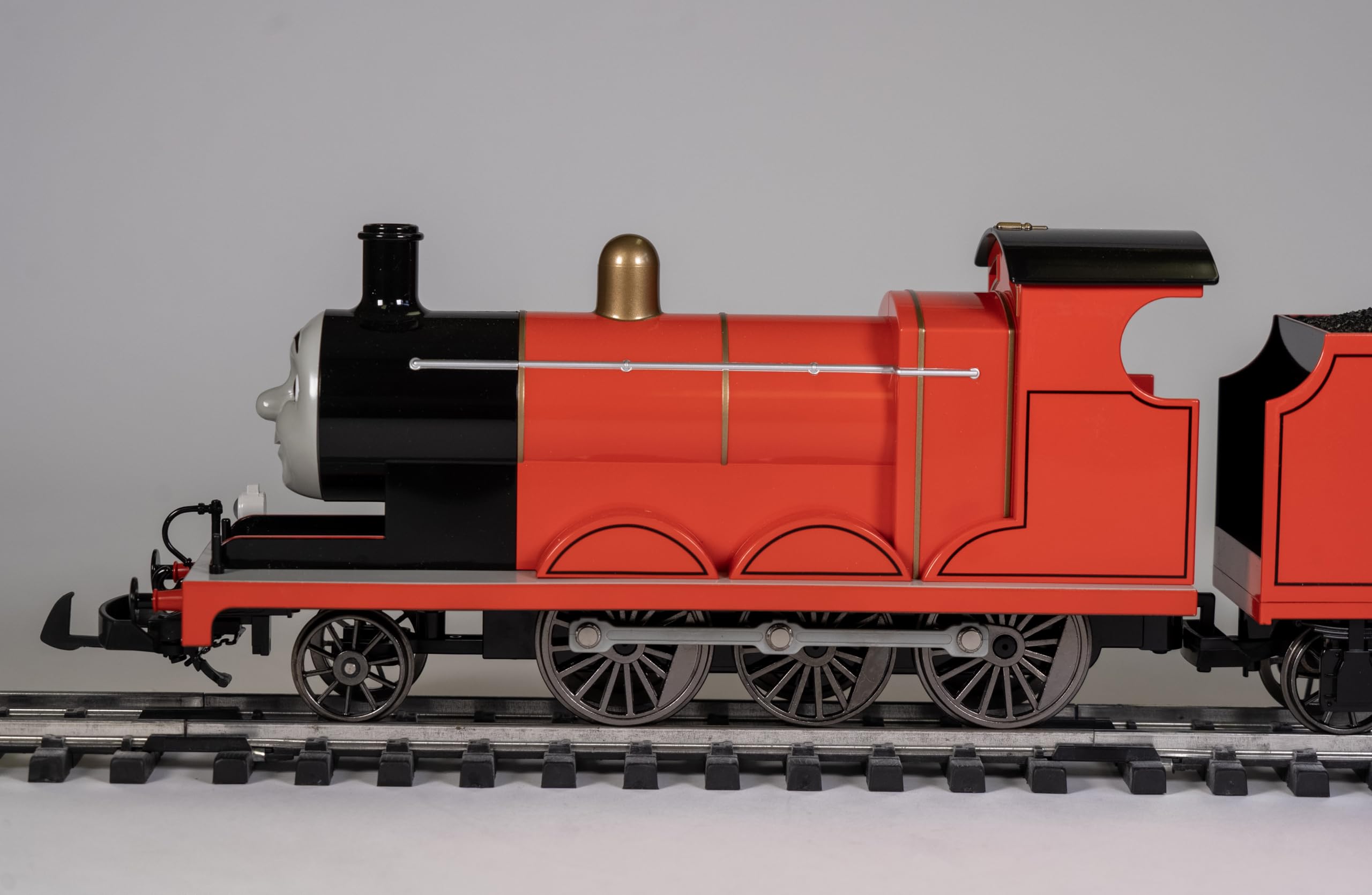 Bachmann Trains - THOMAS & FRIENDS - JAMES THE RED ENGINE (with moving eyes) - Large "G" Scale