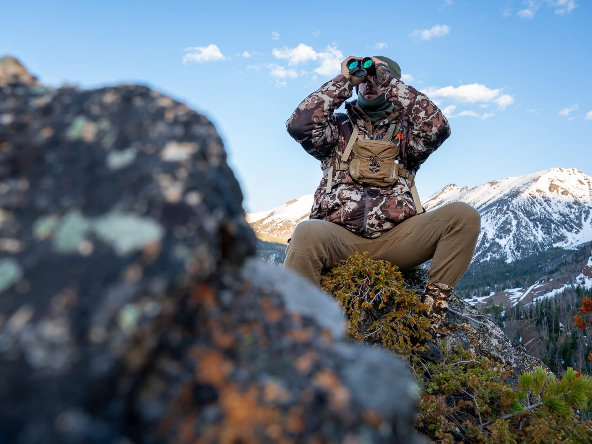 Alaska Guide Creations Hybrid Binocular Pack | Compact Utility Bag with Mesh Side Pockets | Binocular Harness for Comfort and Quick Access (Mossy Oak Break-Up Country)