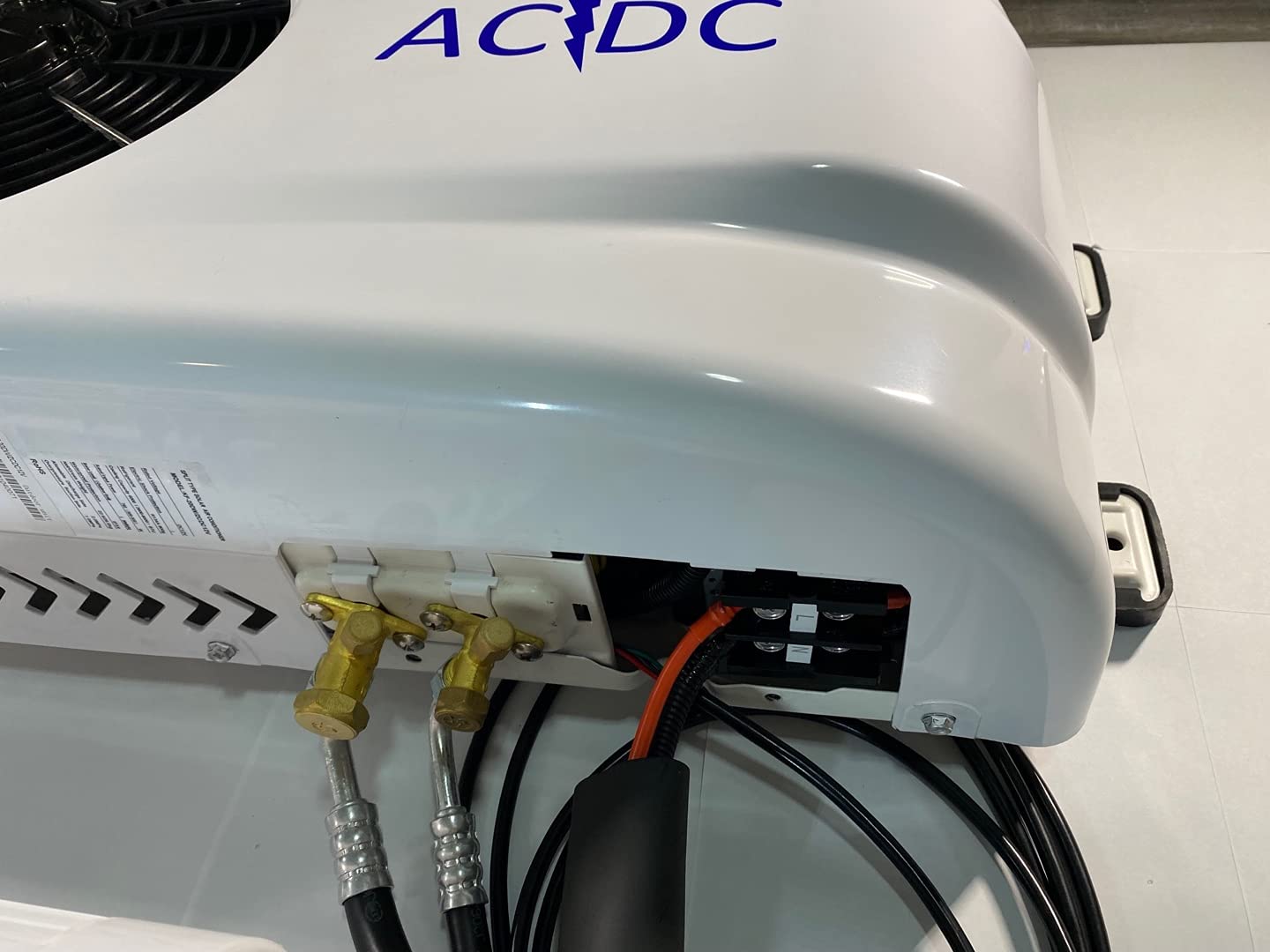 ACDC 12V Air Conditioner and Reverse Cycle Heat Pump, Battery Powered, 6000 BTU, 20 SEER, R134A Refrigerant Pre-filled, Mini-Split A/C with 10ft Rubber Hose and Complete Installation Kit