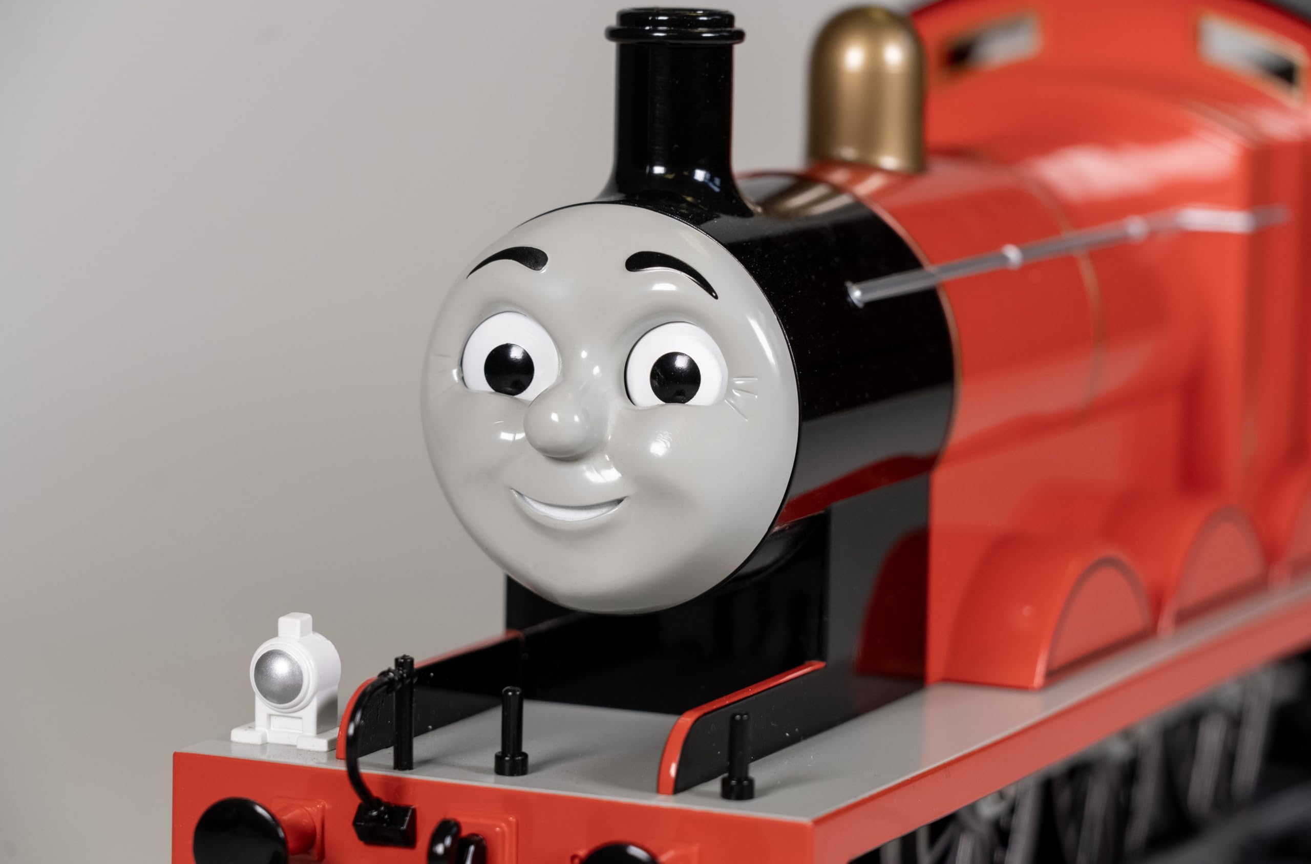 Bachmann Trains - THOMAS & FRIENDS - JAMES THE RED ENGINE (with moving eyes) - Large "G" Scale