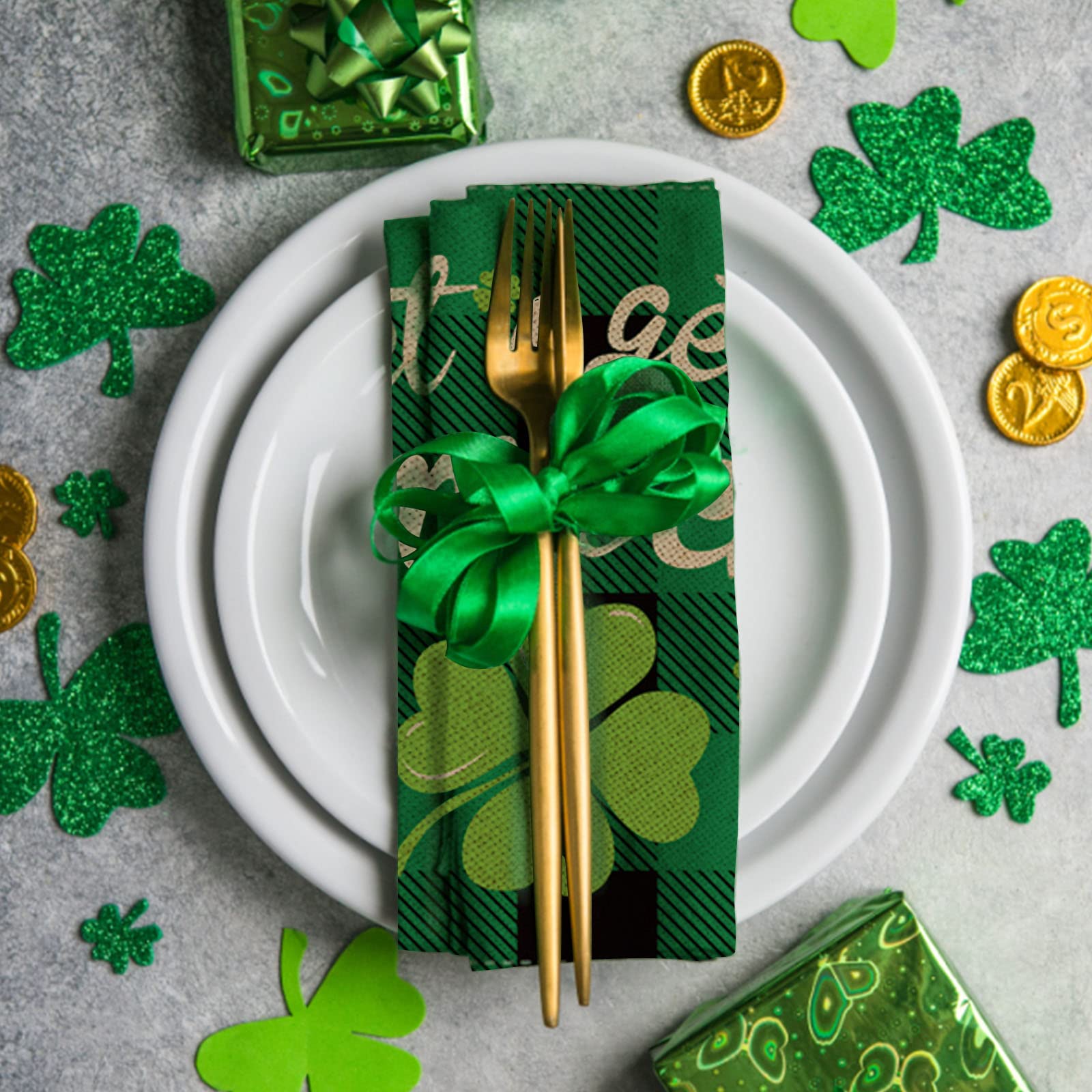 6Pcs St. Patrick's Day Placemats Shamrock Table Mats Resistant Sage Green Placemat for Green Kitchen Dining Table Heat Insulation Washable Place mats