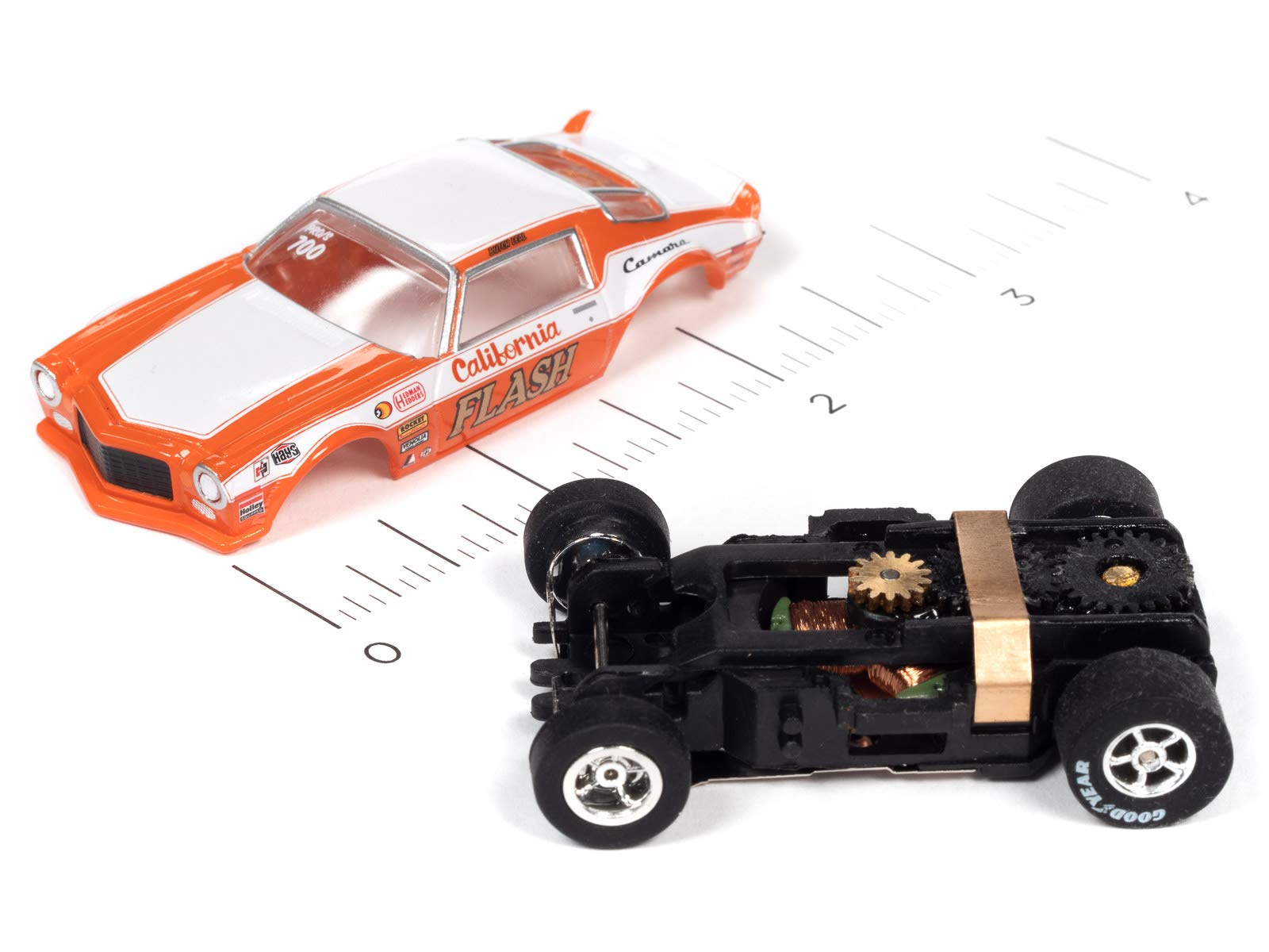 Auto World Xtraction R32 1970 Chevy Camaro Butch Leal California Flash HO Scale Slot Car