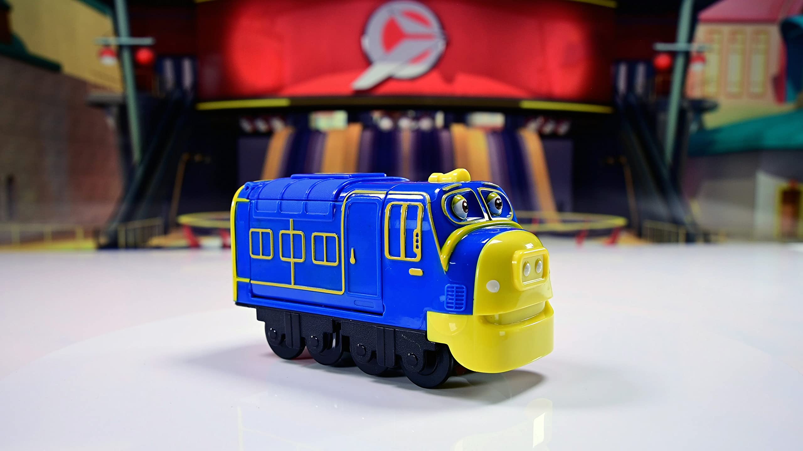 Chuggington - Pop and Transform Chuggers – Brewster - 5" Transforming Train Toy - Free-Rolling Wheels - Birthday Gift for Preschool Kids Age 3 and Up - Fun for 3 4 5 Year Old Boys and Girls