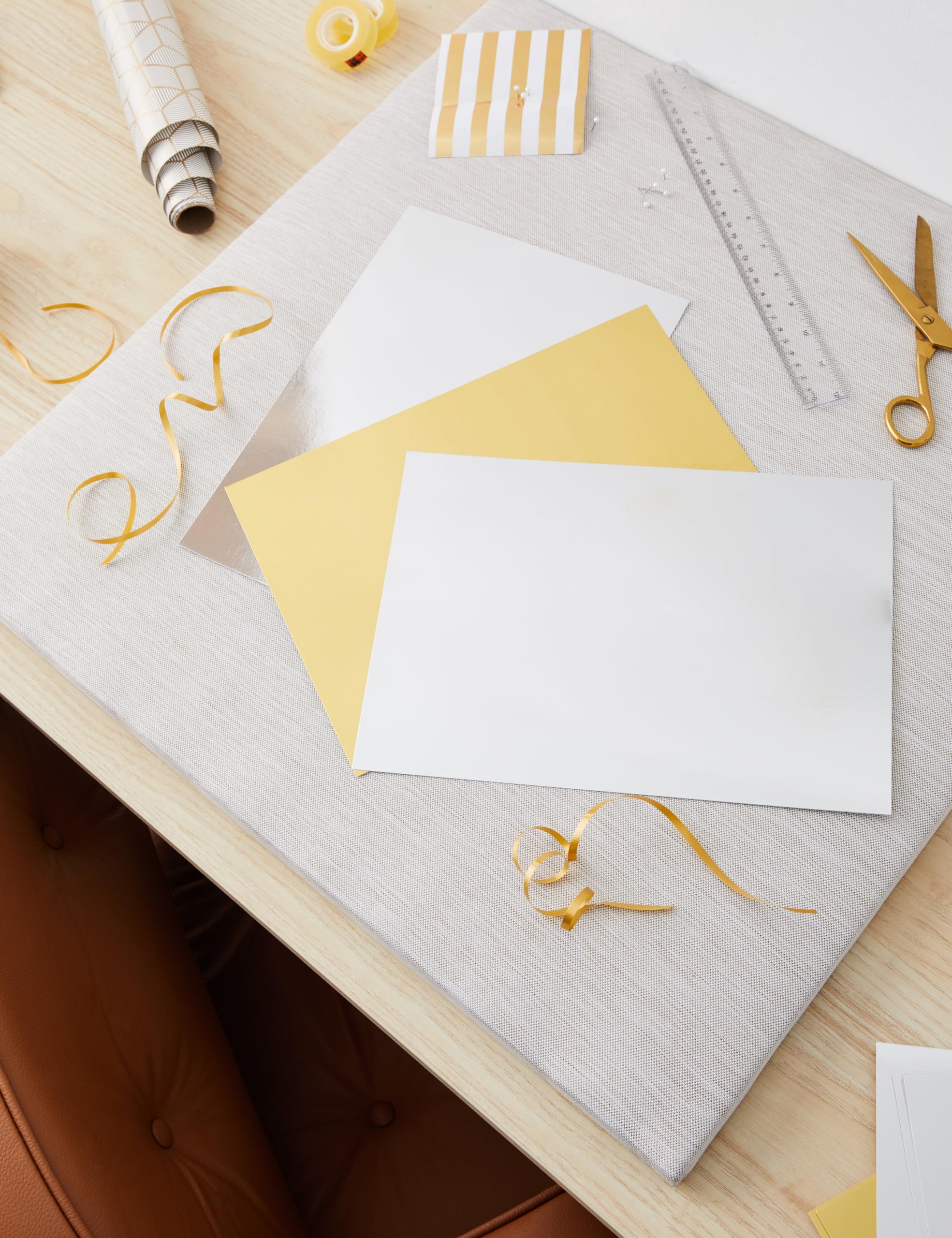 Baker Ross - AC375 A4 Gold & Silver Metallic Card (250 gsm) — Creative Art Supplies for Kids, Christmas Crafts, Card Making, and Decorations (Pack of 20)