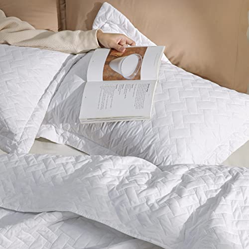 Bedsure California King Quilt Set - Lightweight Summer Quilt Cal King - White Bedspreads California King Size - Bedding Coverlets for All Seasons (Includes 1 Quilt, 2 Pillow Shams)
