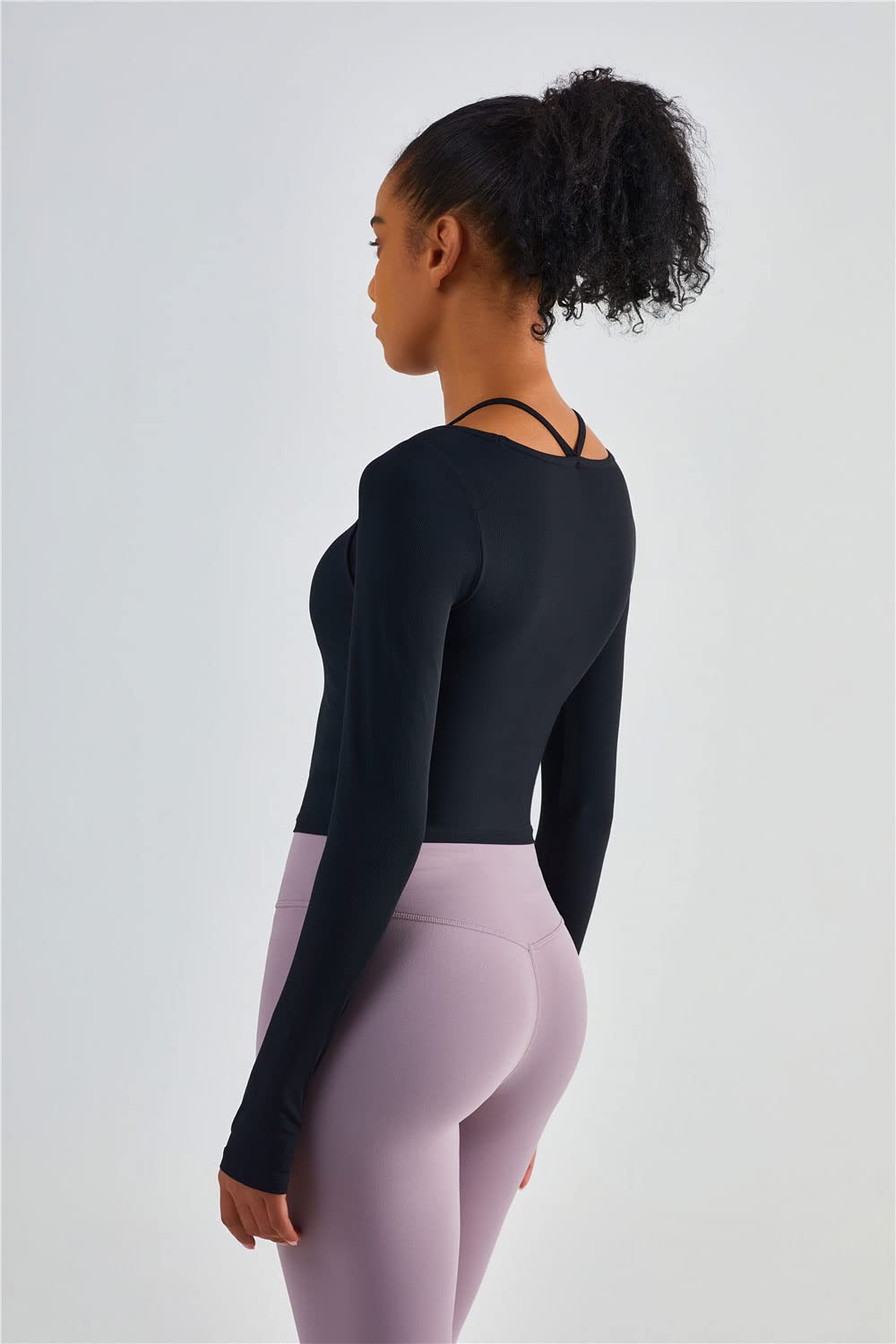 altiland Long Sleeve Workout Shirts for Women with Built in Bra, Fitted Athletic Running Crop Top Ribbed Tee Shirts(Black,M)