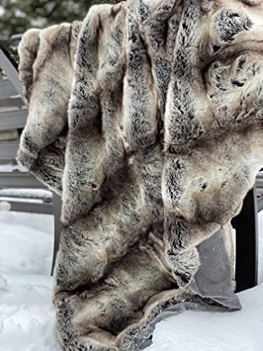 Eikei Luxury Faux Fur Throw Blanket Super Soft Oversized Thick Warm Afghan Reversible to Plush Velvet in Tan Grey Wolf, Cream Mink or Blush Chinchilla, Machine Washable (Chinchilla, 60Wx70L)