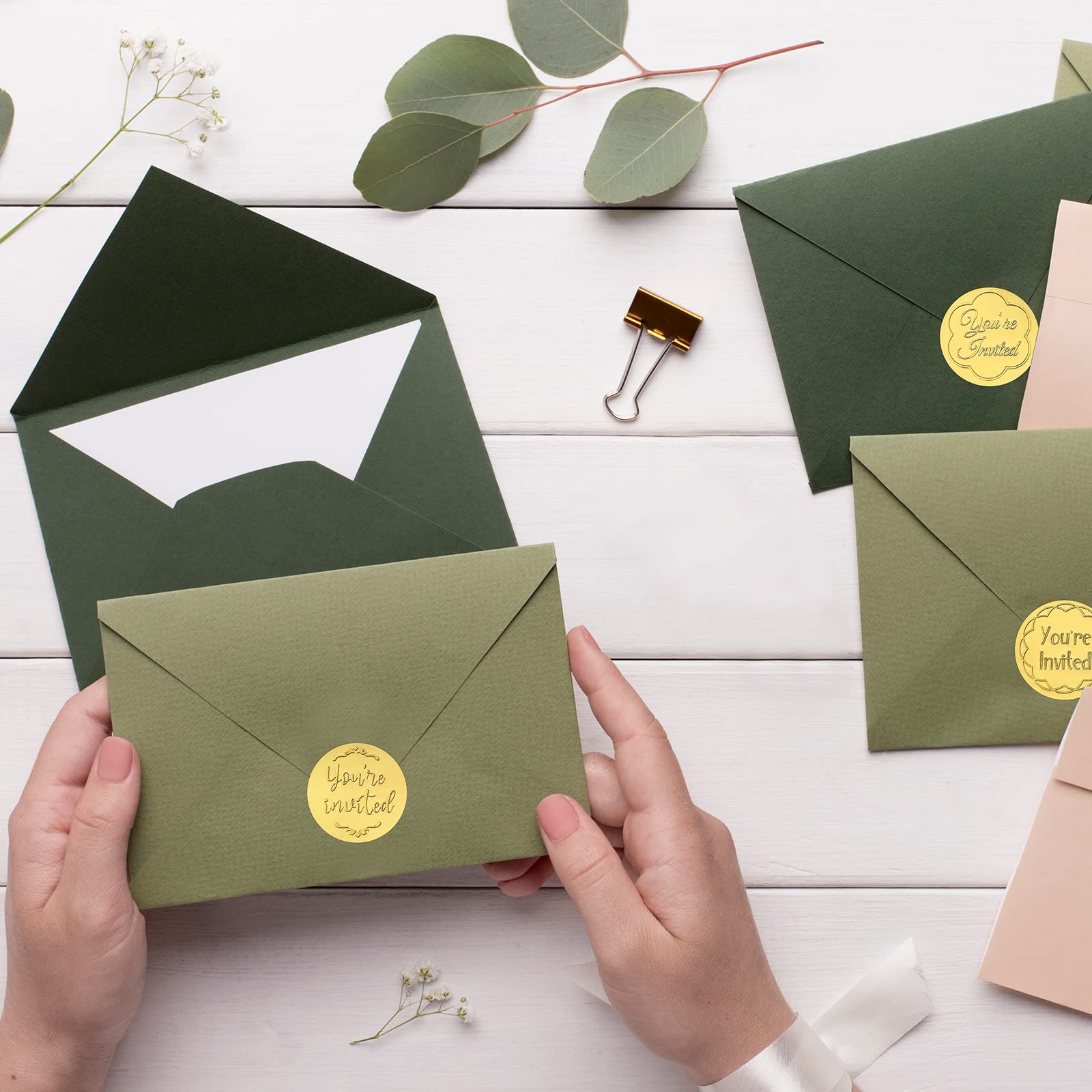 540 Pcs You're Invited Round Embossed Foil Seals Embossed Aluminum Foil Sticker Envelope Seal Stickers Gold Seal Stickers Gold Envelope Seals for Wedding Invitation Envelopes Present Decoration