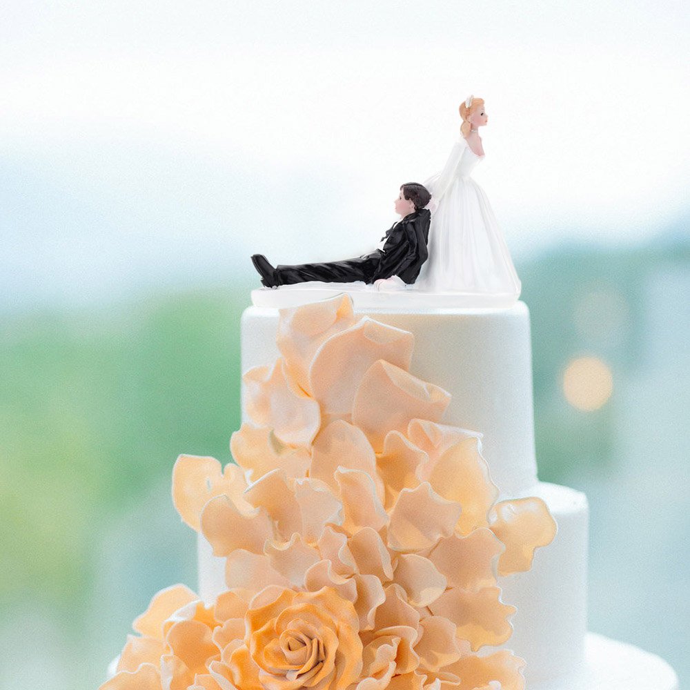 Ailgely Bride Dragging Groom Cake Topper,Funny Wedding Cake Toppers Bride and Groom,Figurine Wedding Cake Topper Romantic Wedding Party Decoration Adorable Gift