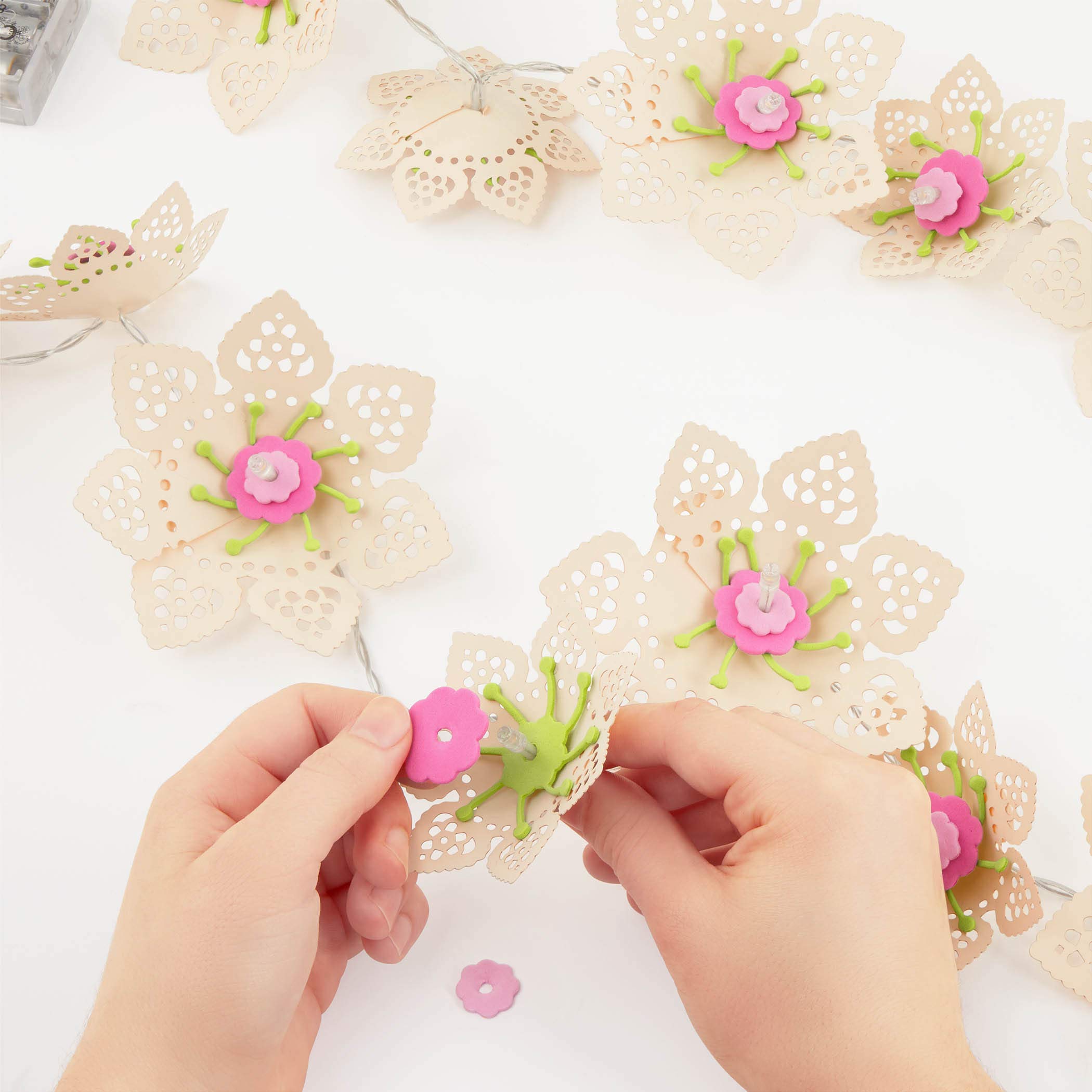 Craftabelle – Twinkling Fairy Flowers Creation Kit – DIY Twinkle Lights for Bedroom – 106pc String Light Set with Accessories – DIY Arts & Crafts for Kids Aged 8 Years +