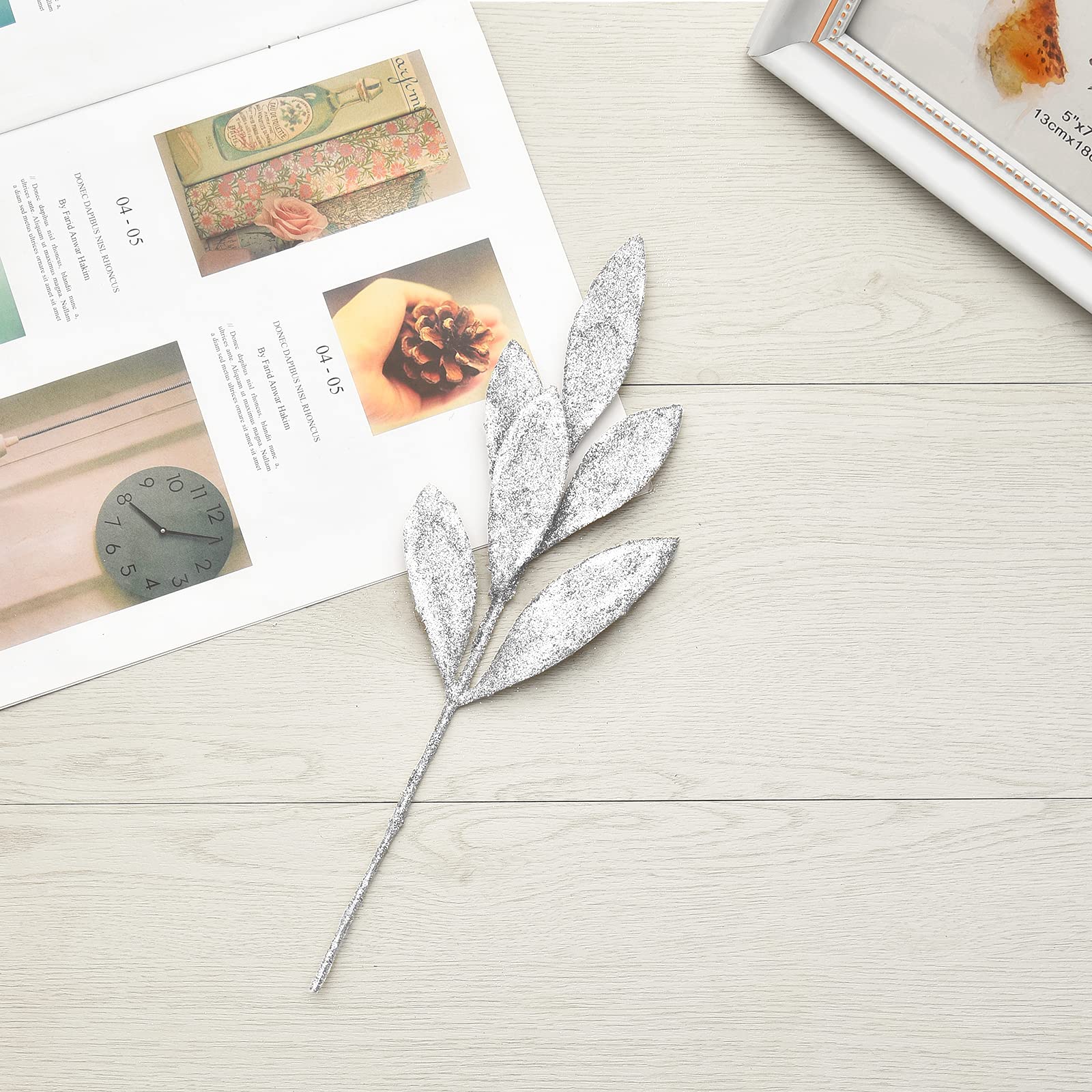 Dolicer 24PCS Artificial Silver Glitter Leaf Fake Plants Silver Leaves Christmas Glitter Leaf Spray Christmas Floral Vase Arrangement Bouquets for Christmas Tree Wedding Home Garden Party Gift Decor