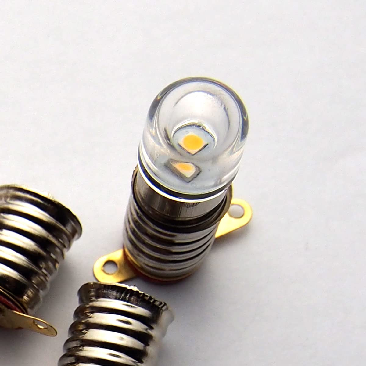 GutReise AC/DC E10 Bulbs, 10pcs 9 Volt Cold White E10 Replacement Bulbs Miniature Screw LED Lamps 0.5Watts 65Lm (9 Volt, Cold White)