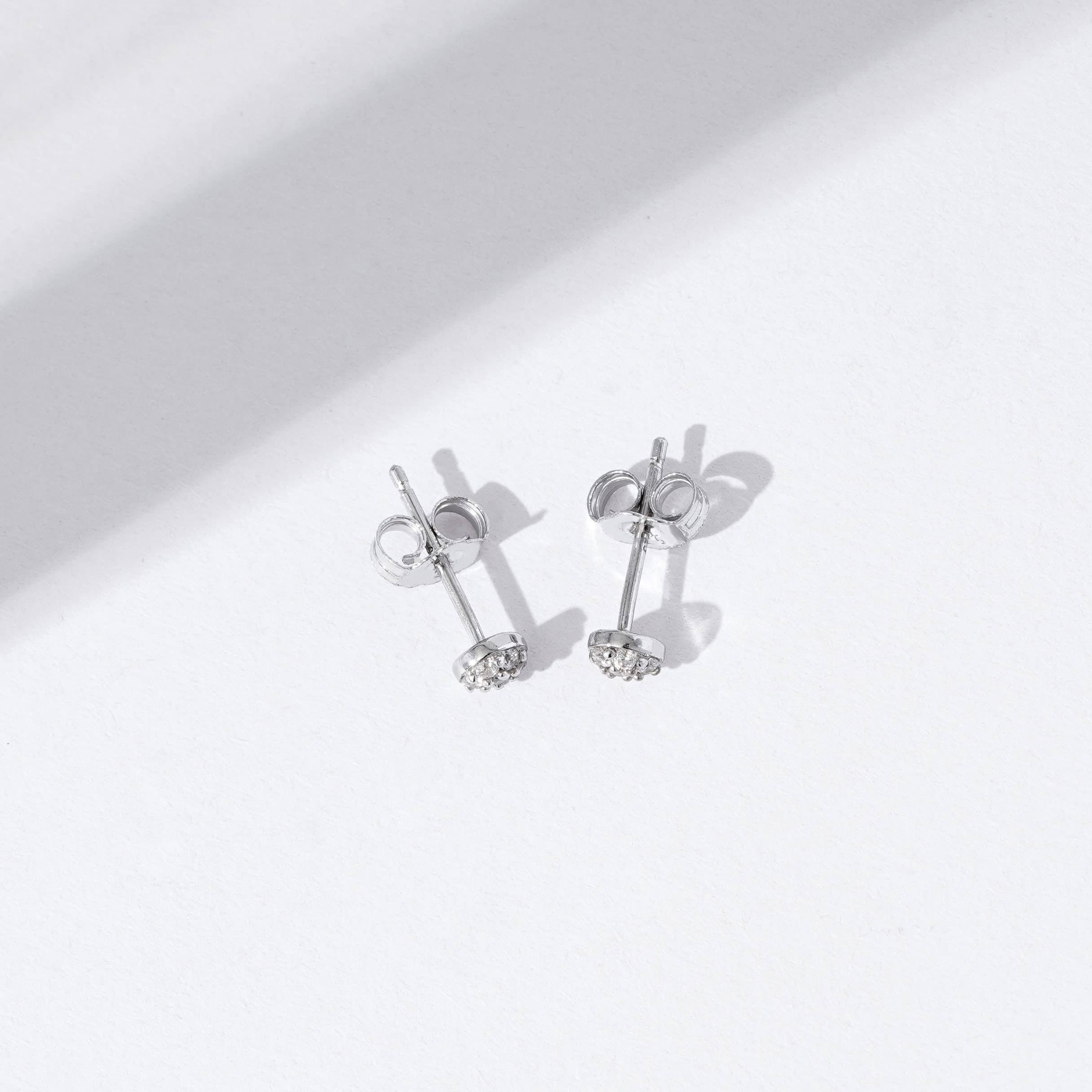 Amazon Essentials Rhodium Plated Sterling Silver Cubic Zirconia Pave Disc Earrings, Silver