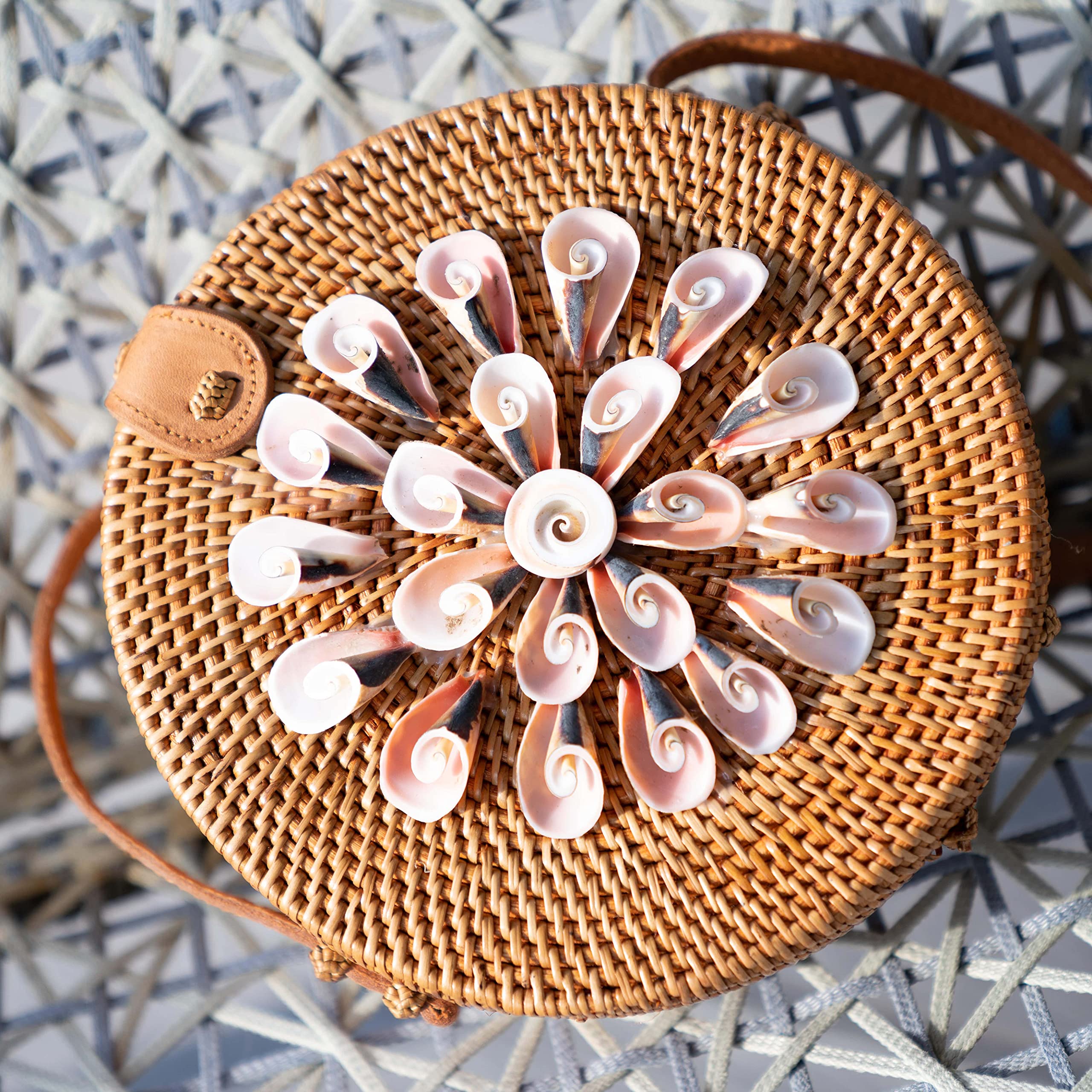 Rattan Bags Round Purse Wicker For Women Cross Body Shoulder Shelled Summer Beach Handbags (20cm Diameter, Brown)