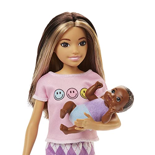Barbie Skipper Babysitters Inc Doll & Accessories Set, Doll with Two-Tone Hair & Argyle Skirt, Baby Doll & 5 Pieces