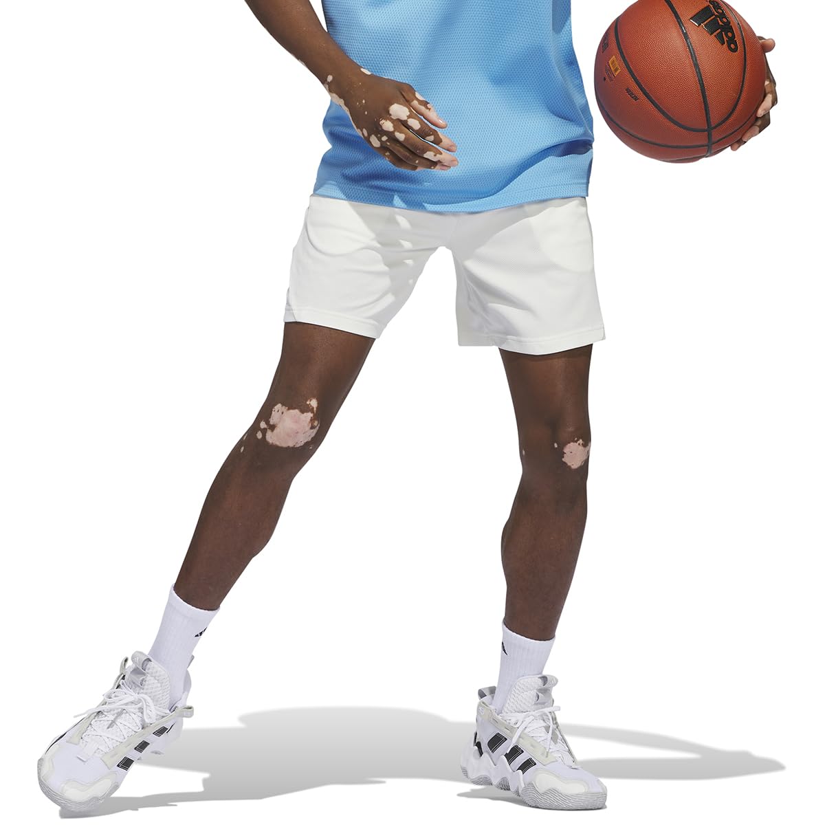 adidas Men's Badge of Sport Shorts, Halo Silver (Primeblue), Large
