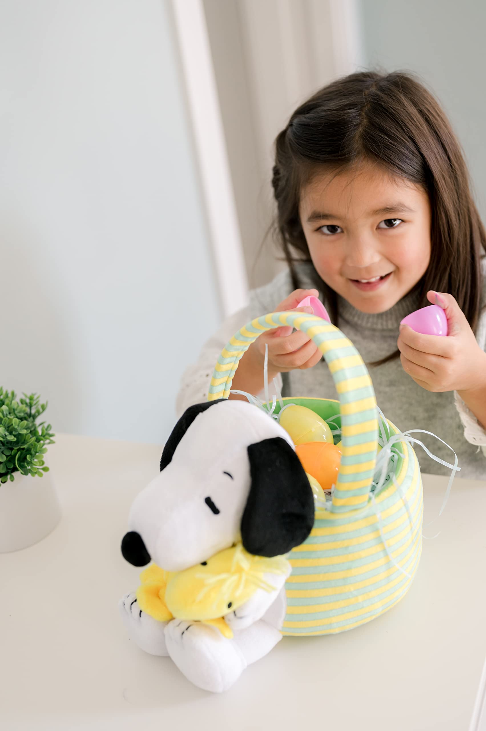Animal AdventureĀ® | 8" Easter Basket Snoopy and Woodstock